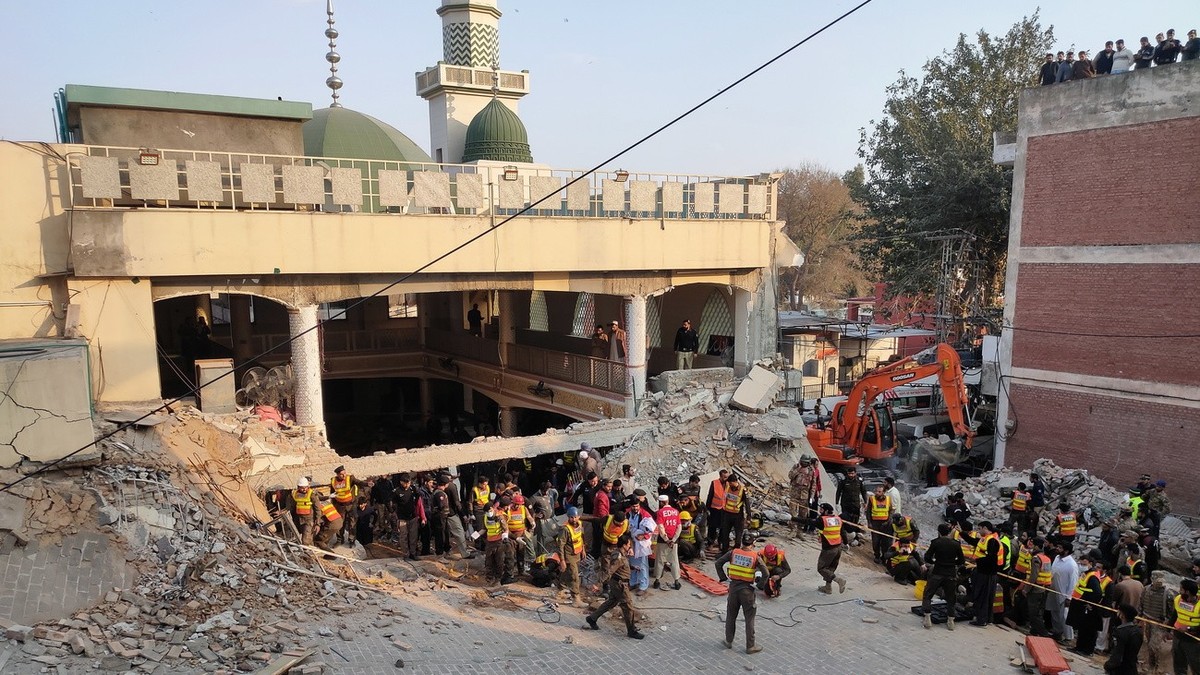 Pakistan Au Moins 28 Morts Après Une Explosion à Peshawar