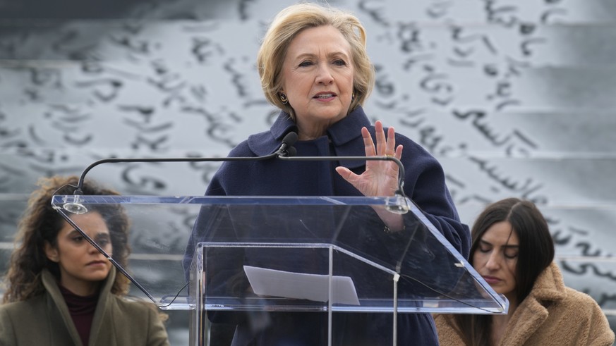 Hillary Clinton monte au front contre la répression en Iran