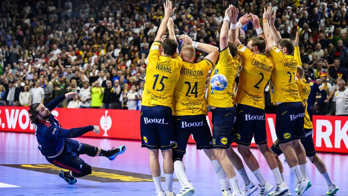 Handball: l'incroyable but de Prandi lors de France-Suède
