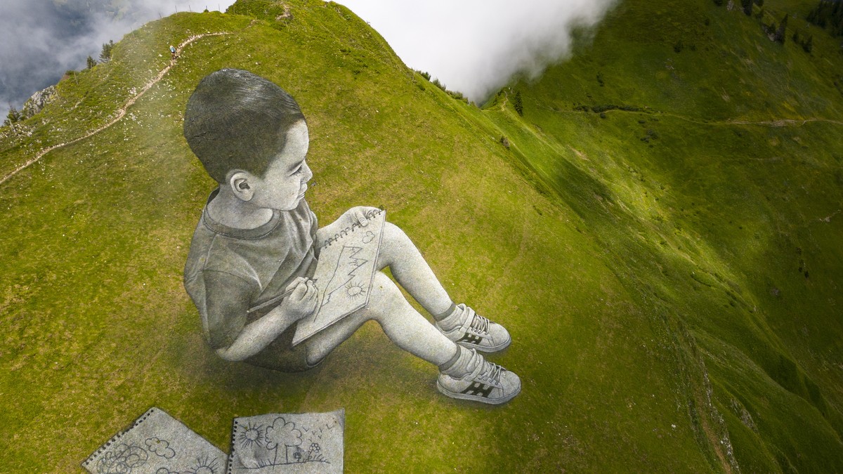 Voici les images des deux nouvelles fresques de Saype à Villars