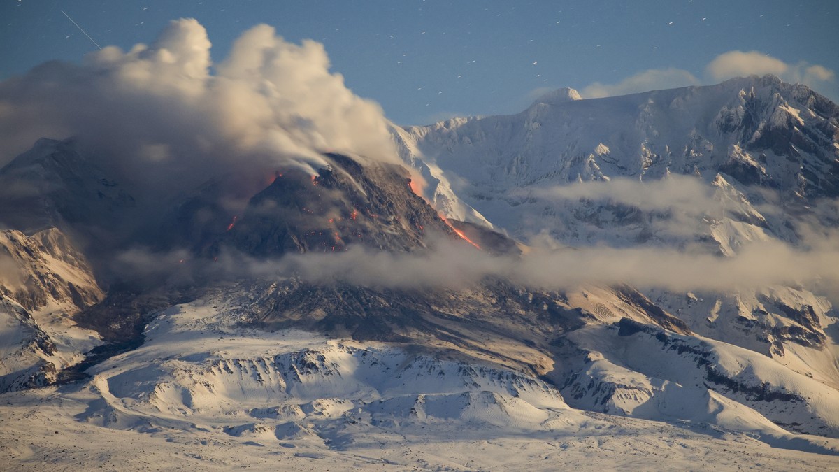 Russie: Le volcan Kamtchatka menace le trafic aérien