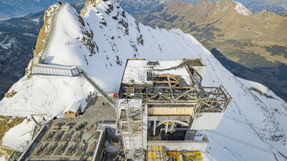 Après l'incendie, Glacier 3000 lance sa saison sans son restaurant