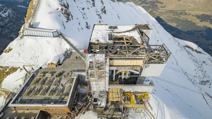 Après l'incendie, Glacier 3000 lance sa saison sans son restaurant