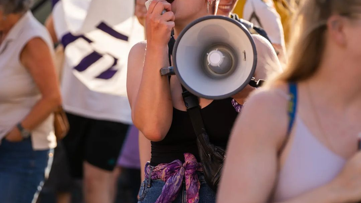 Doigt d'honneur: Mathilde Mottet poussée à la démission