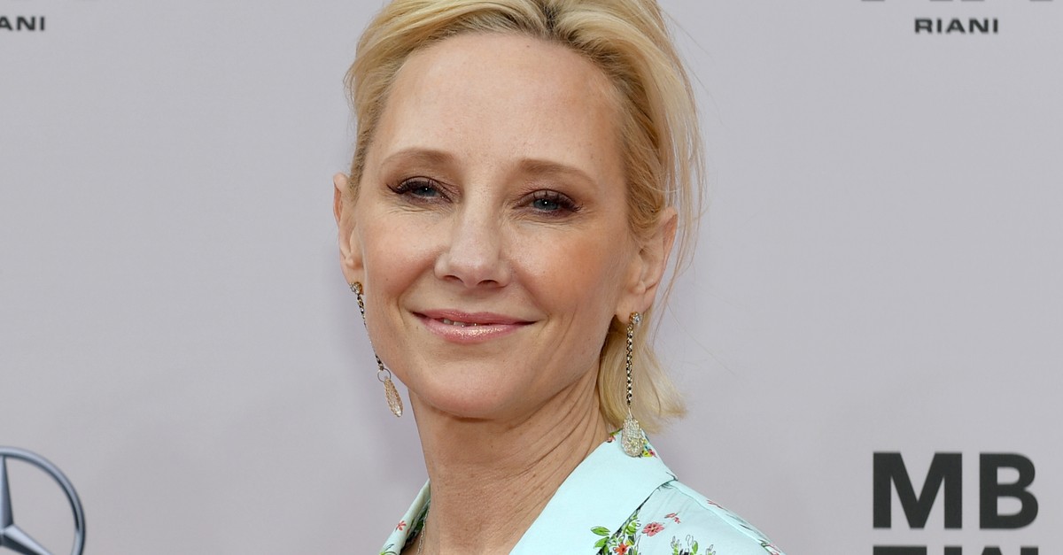 Anne Heche déclarée morte, son cœur bat toujours en vue du don d'organe