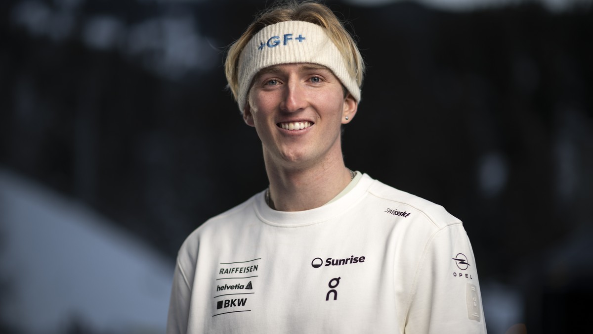 Freestyle: Un drone passe entre les jambes d'Andri Ragettli