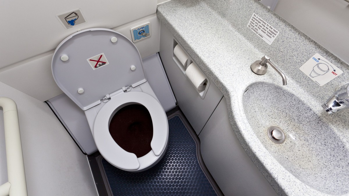 Voici comment fonctionnent les toilettes d'avion Voici comment fonctionnent les toilettes d'avion