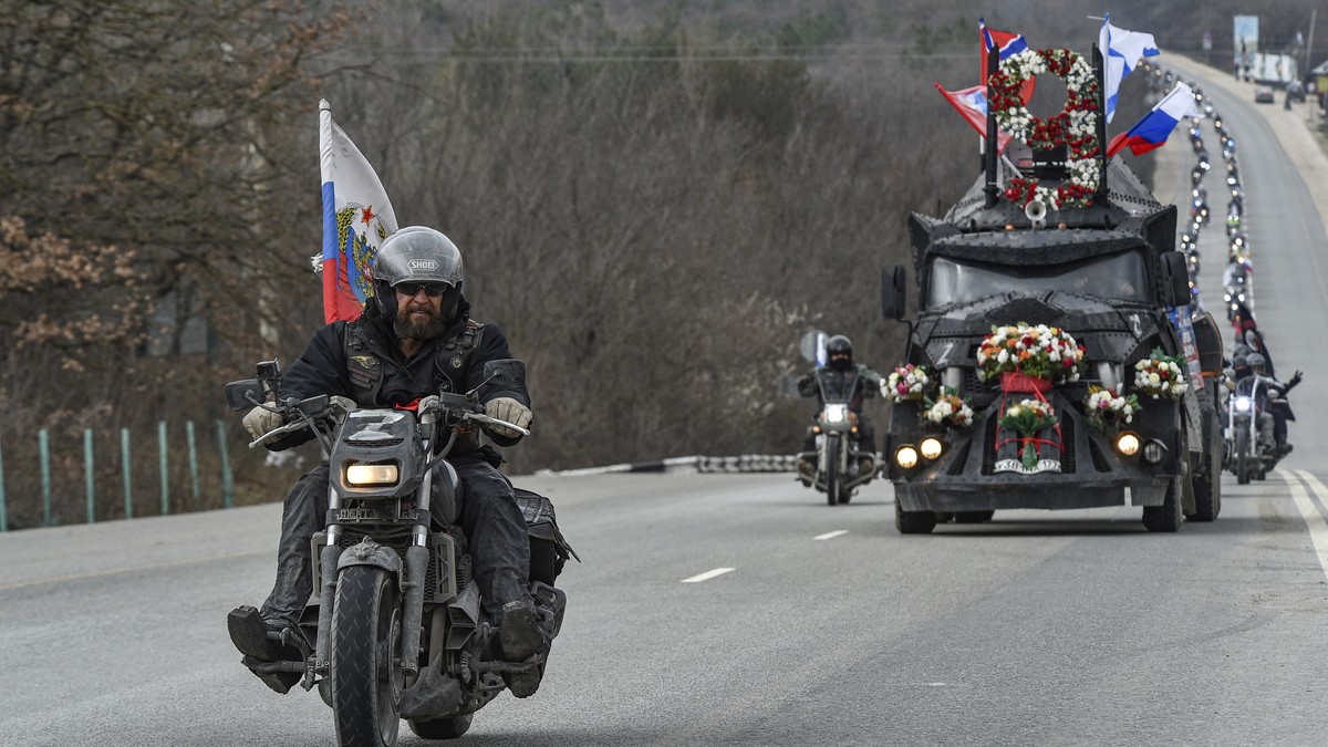 Des centaines de motards pro-Poutine entament un rallye «patriotique»