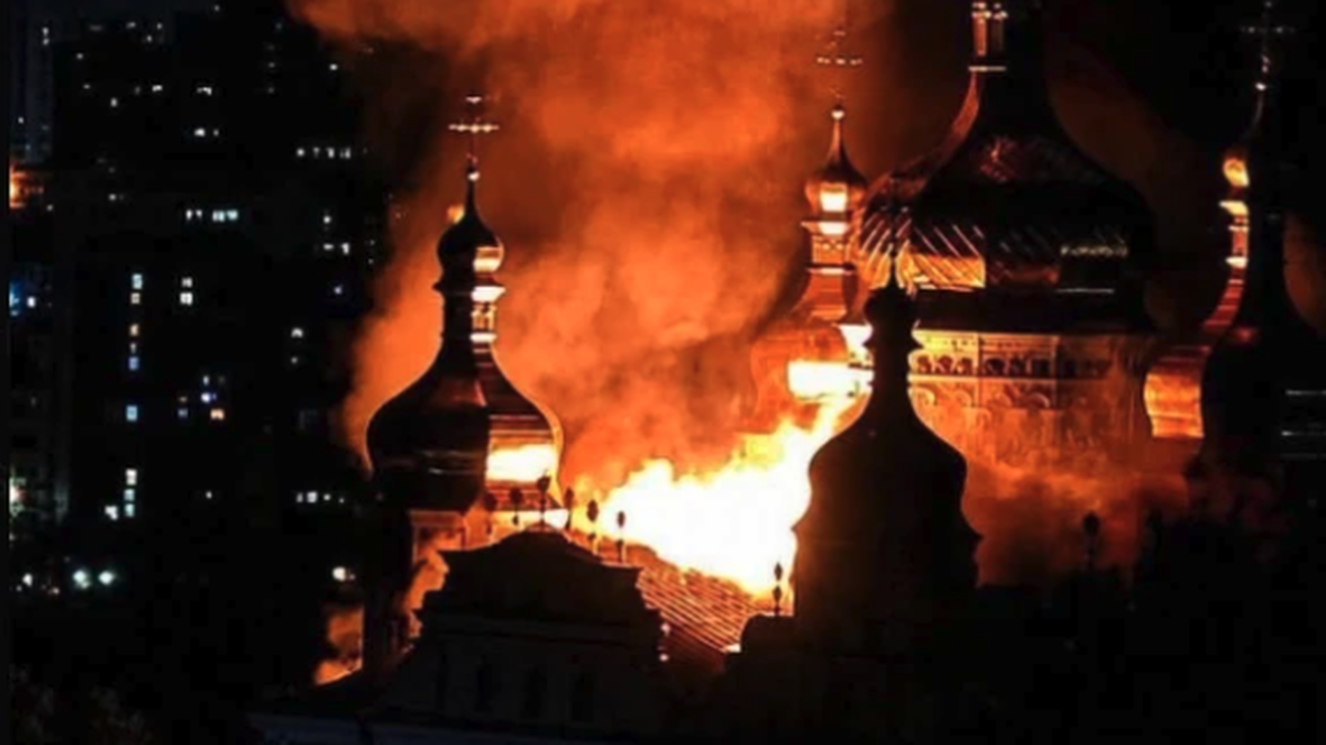 La Laure des grottes de Kiev incendiée par une attaque russe