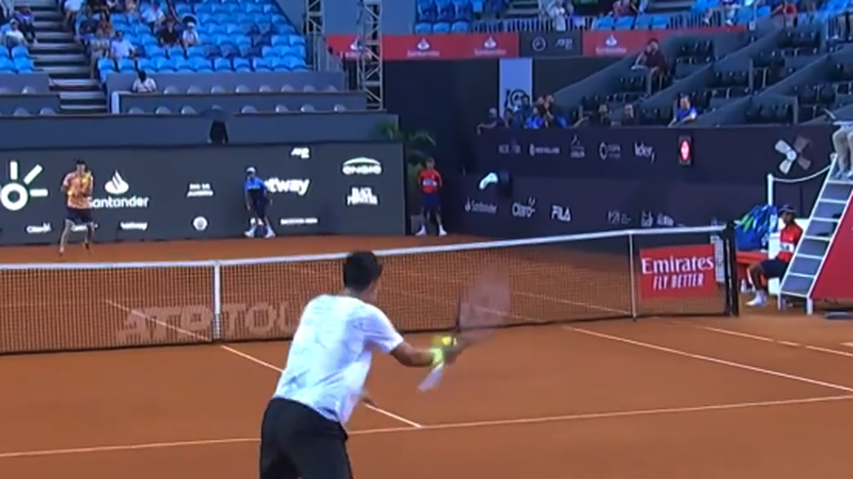 ATP Rio: ce tennisman réussit un amorti avec une prise triangle