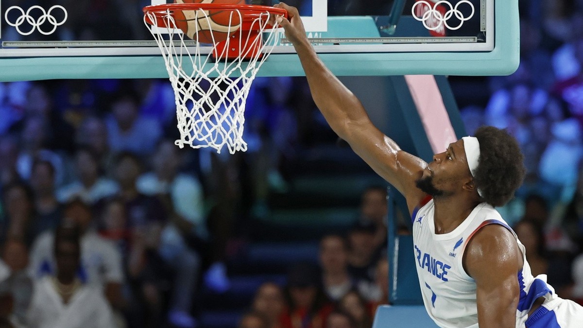 JO 2024: Guerschon Yabusele dunk au-dessus de LeBron James