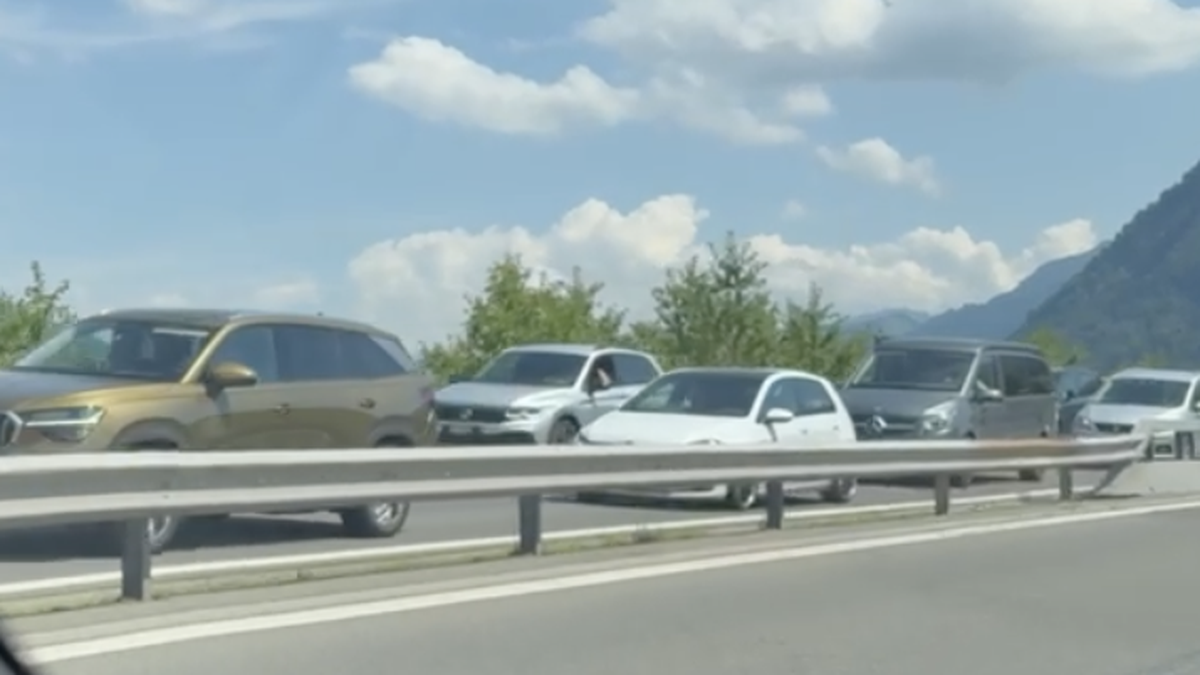 Autobahn A4 wegen Unfall bei Küssnacht Richtung Zürich gesperrt