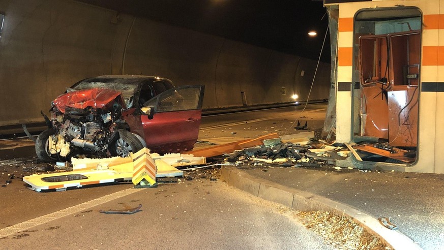 Autofahrerin stirbt bei Unfall in Baselbieter Autobahntunnel