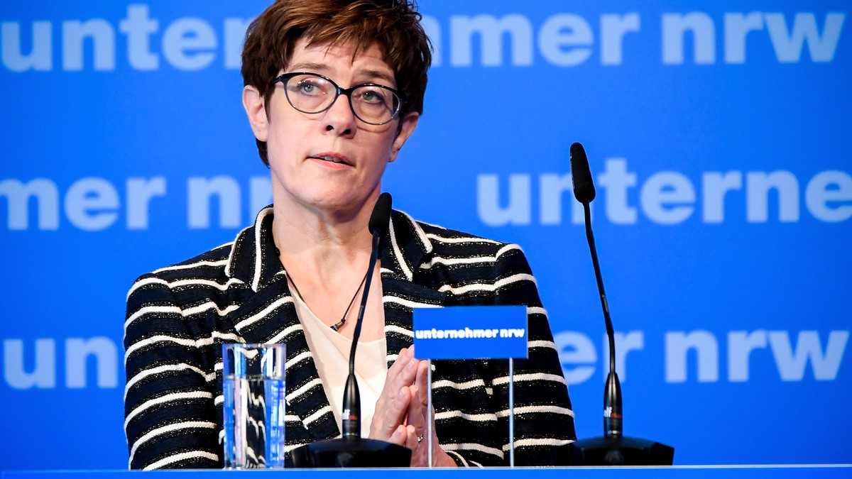 Deutschland: CDU-Chefin Kramp-Karrenbauer wird neue Verteidigungsministerin Deutschland: CDU-Chefin Kramp-Karrenbauer wird neue Verteidigungsministerin