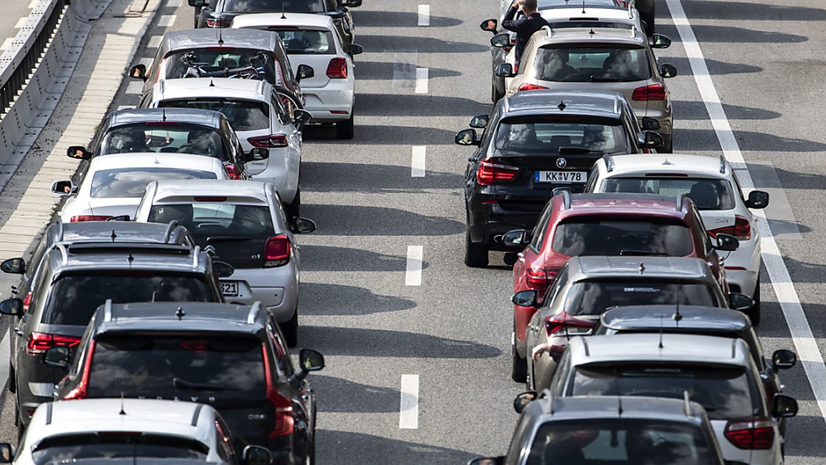 A2 Bei Basel Grosser Stau Nach Selbstunfall