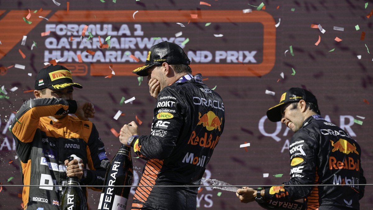 Formel 1: Malheur bei Siegerehrung – Norris zerstört Verstappens Trophäe