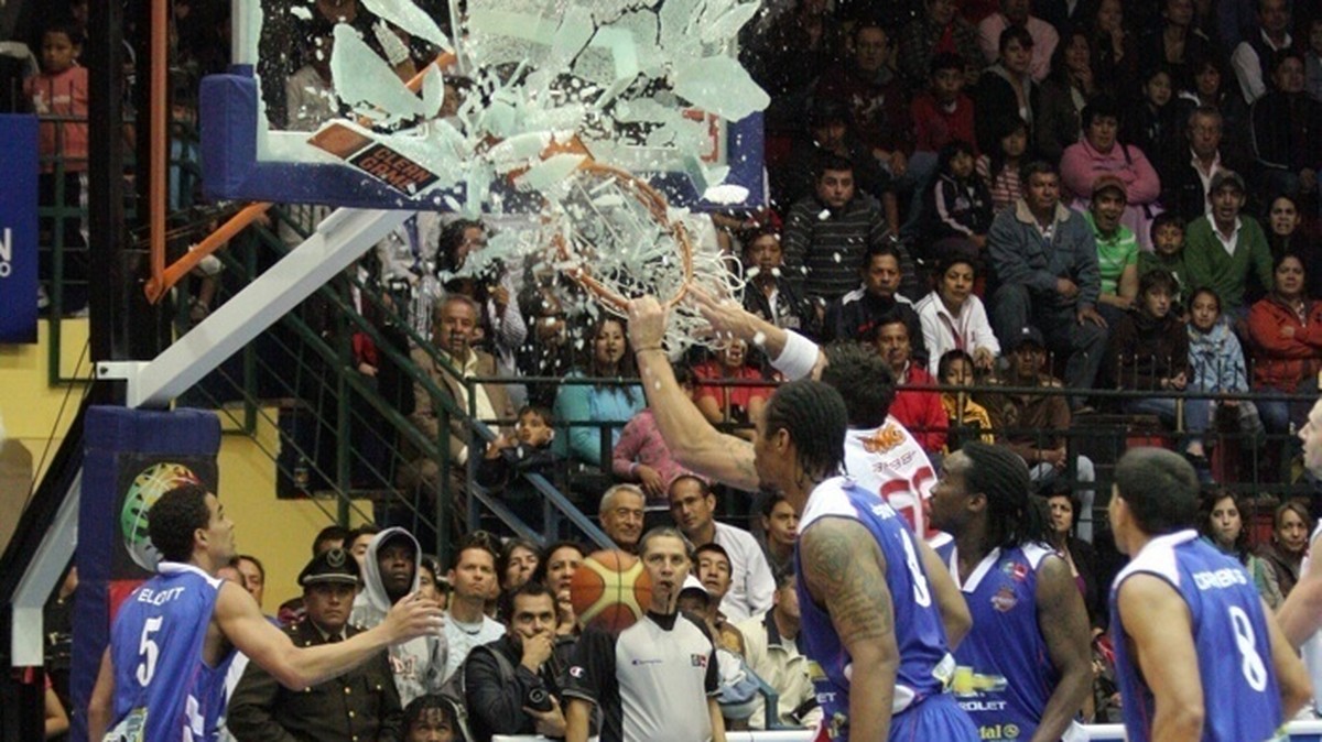 Basketball: Geschichte der shattering Dunks & kaputten Körbe