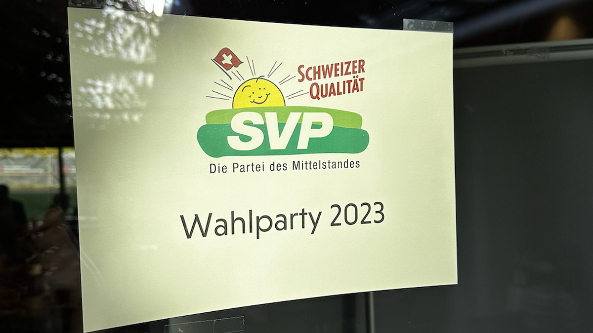 SVP-Wahlparty: Ueli Maurer feiert auch mit gebrochener Schulter