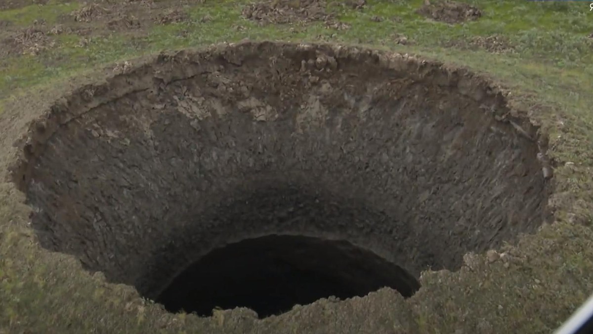 Russland: Methangas hinterlässt riesigen Krater