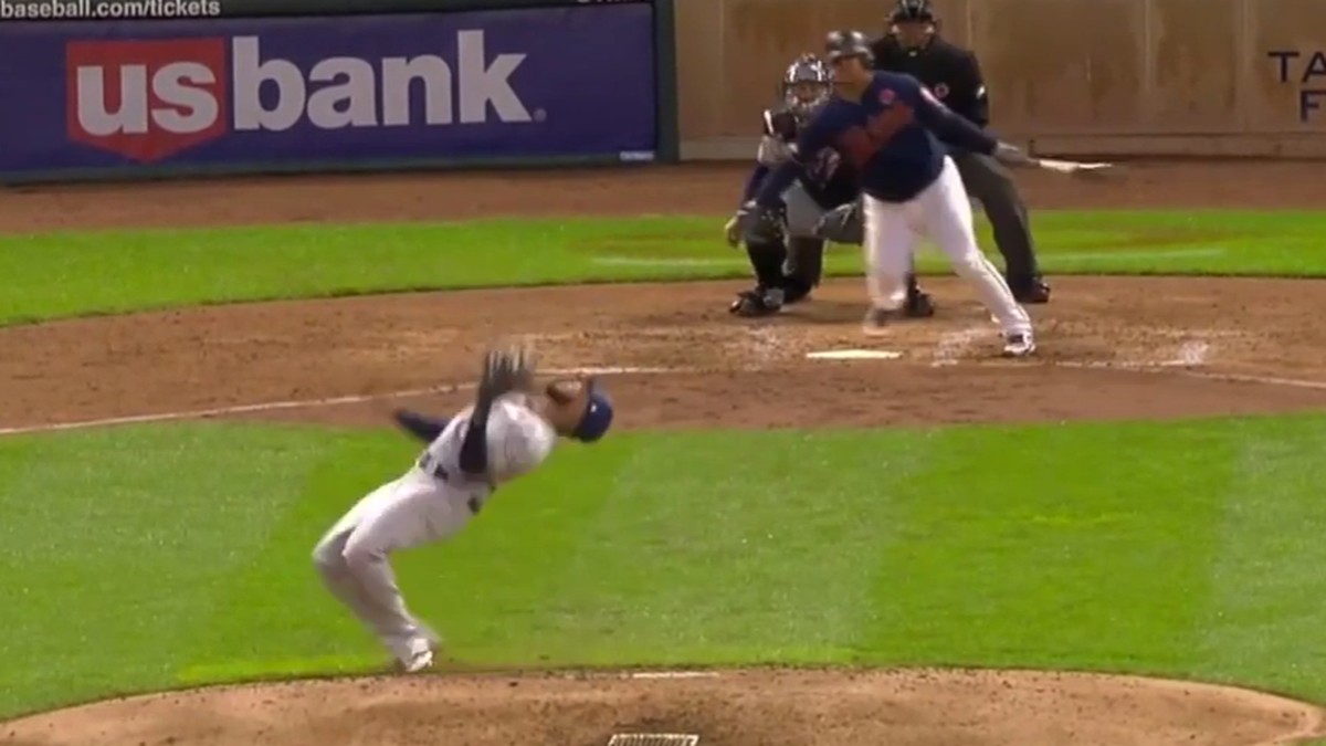 Brewers-Pitcher zeigt «Matrix»-Catch – und verhindert eine Katastrophe