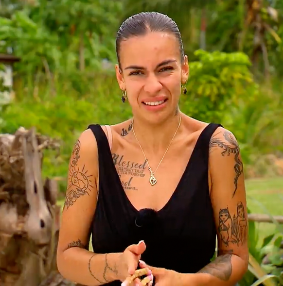 Der Bachelor nascht zum ersten Mal an einer Lady Der Bachelor nascht zum ersten Mal an einer Lady