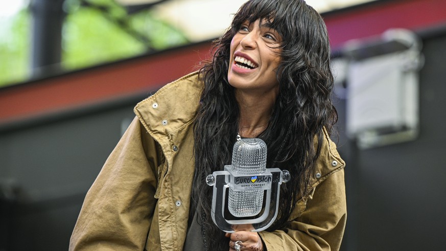 Hunderte Fans bejubeln ESC-Siegerin Loreen in Stockholm