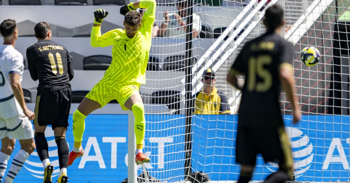 Schweizer Nati: Gregor Kobel kassiert wieder zwei Treffer