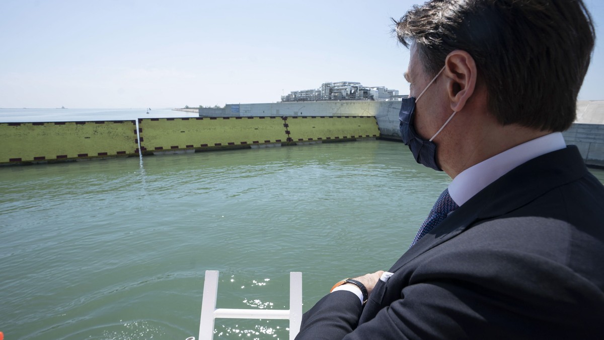 Das Flutsystem Mose in Venedig ist aktiviert