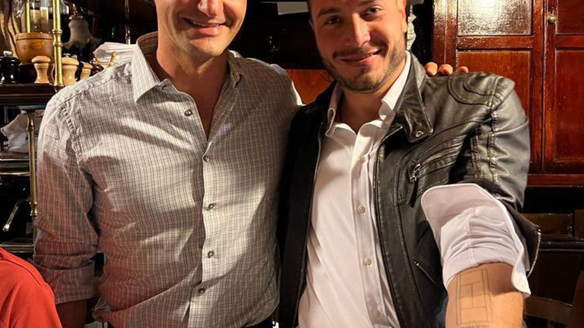 Fan mit Federer-Tattoo trifft im Restaurant sein Idol
