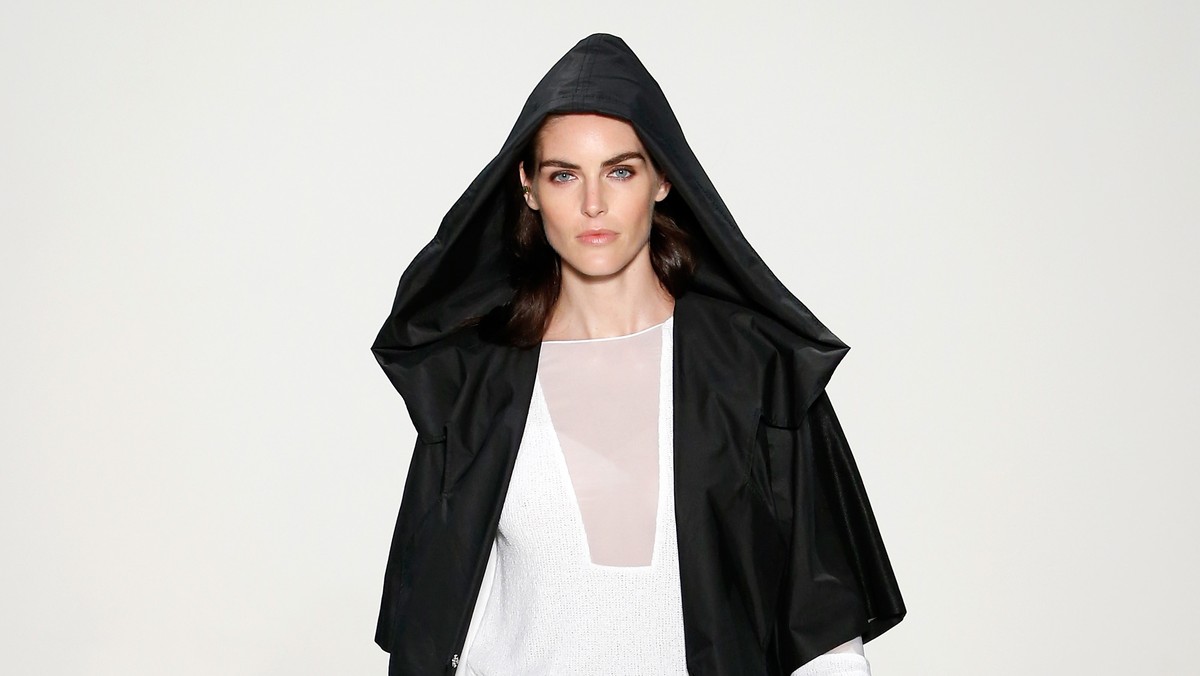 Model Hilary Rhoda verklagt ihre Mutter – es geht um Millionen