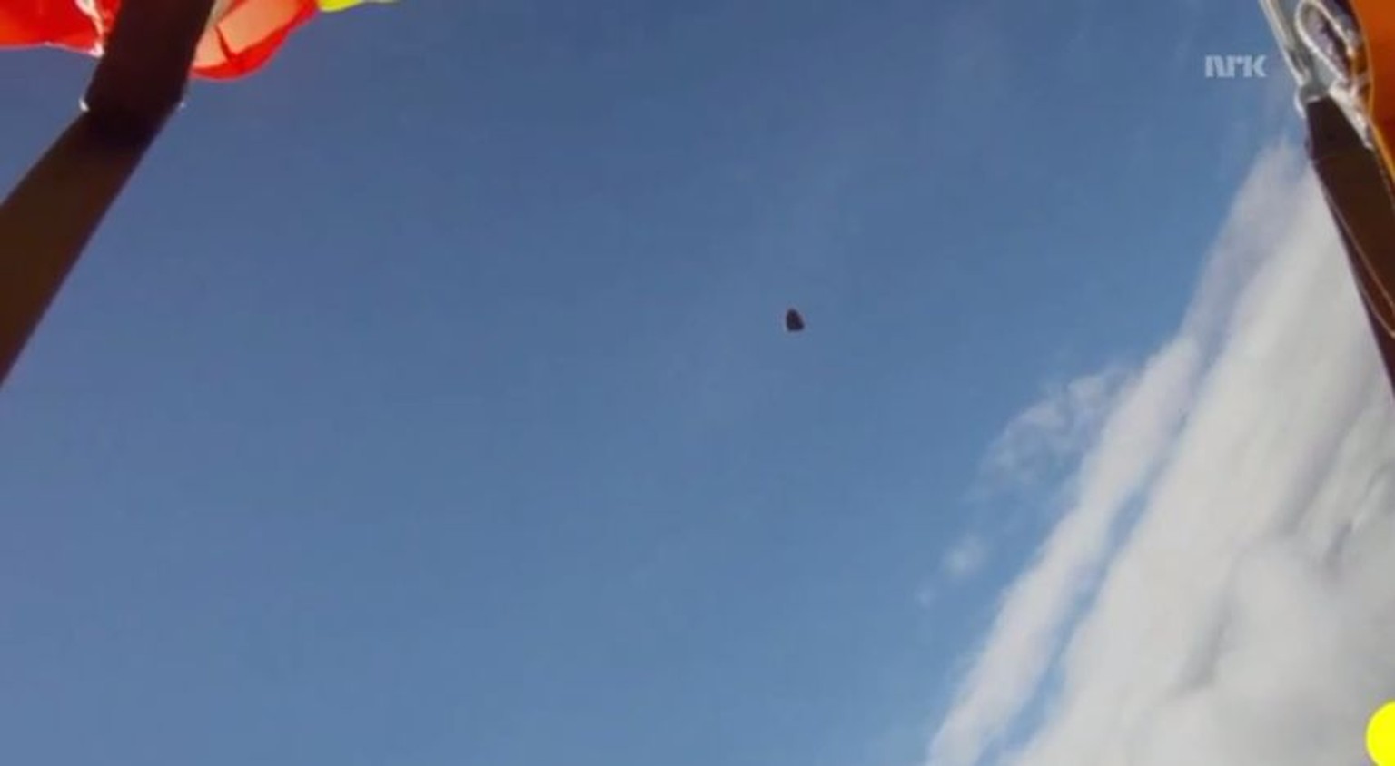 Wenn Sie dieses Video gesehen haben, wissen Sie, warum der Skydiver ...