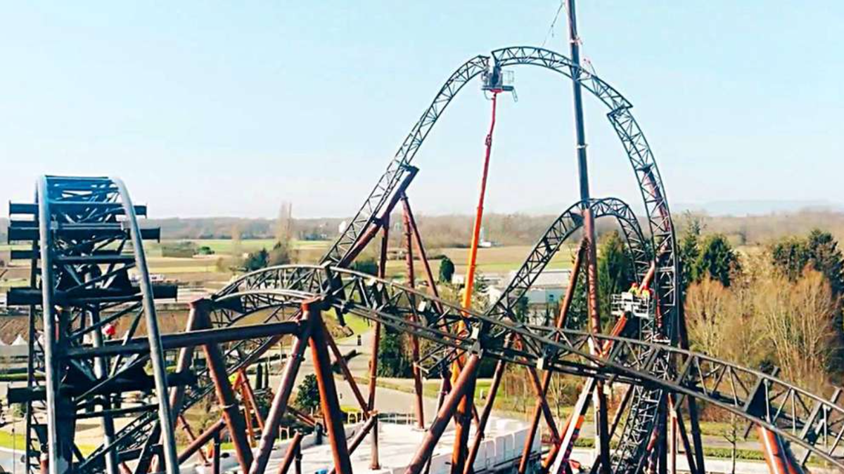 Europa-Park: So fährt es sich auf dem neuen «Voltron Coaster»
