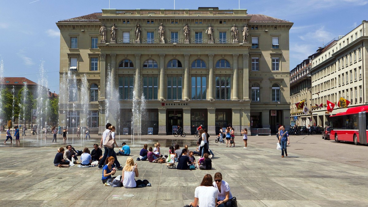 Bern: Fontänen auf dem Bundesplatz schiessen wieder in die Höhe