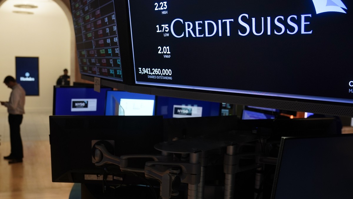 Credit Suisse-Kursabsturz zieht weltweit Kreise Credit Suisse-Kursabsturz zieht weltweit Kreise