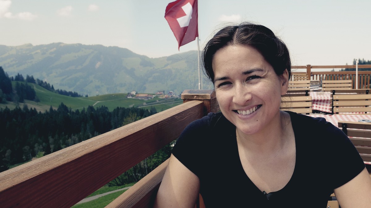 Emily zählt ein paar hundert Schweizer Käsegerichte auf