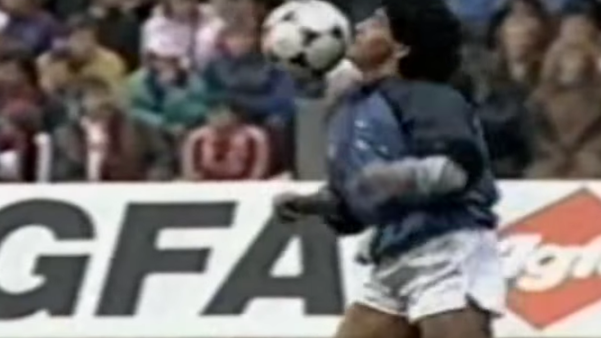 Fussballer Diego Maradona und sein «Life is Life»-Warm-up