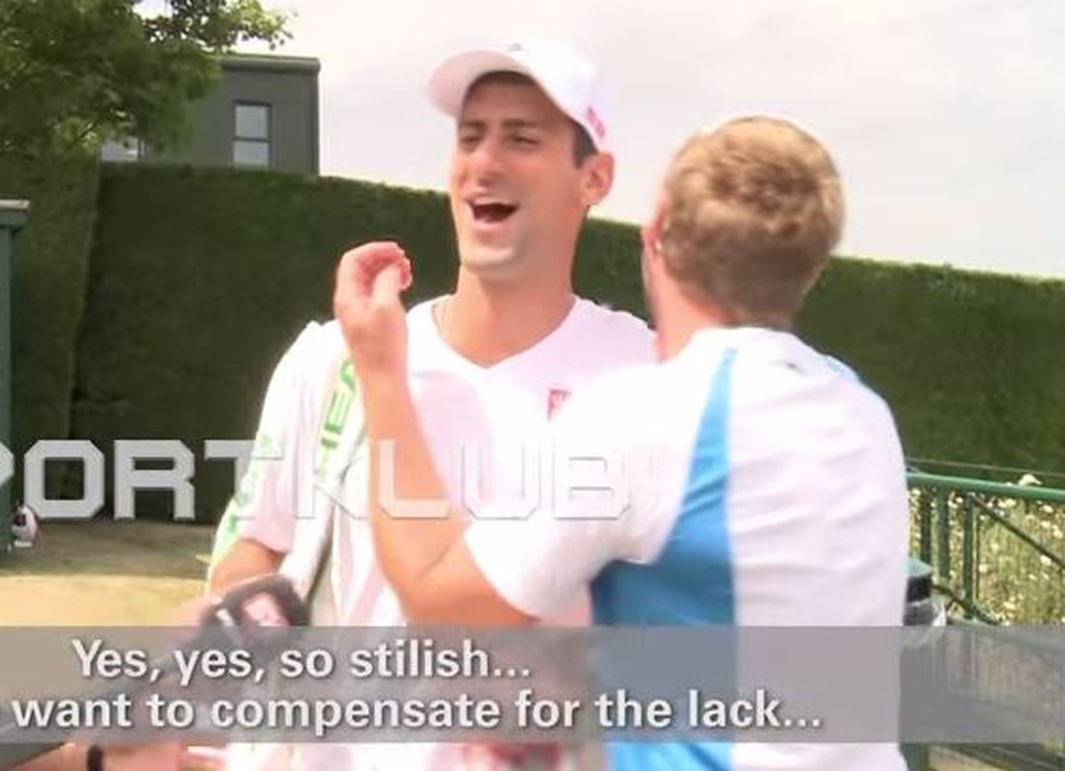 Penisvergleich: Hier albert Novak Djokovic in Wimbledon mit einem TV ...