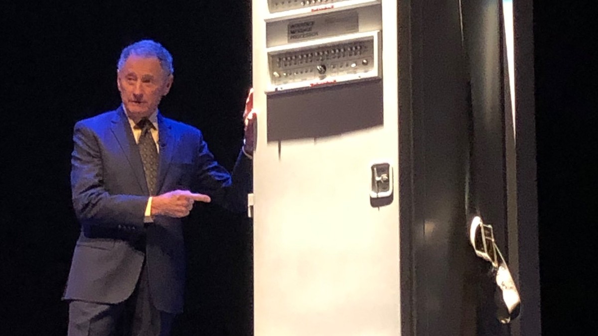 50 Fakten zu 50 Jahren Internet – zum Beispiel sah der erste Router so aus
