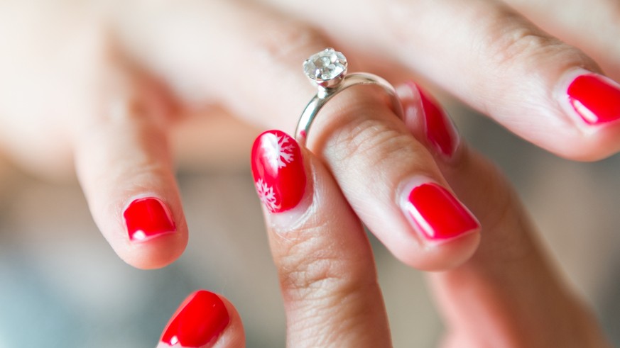 Warum trägt man den Ehering am Ringfinger?