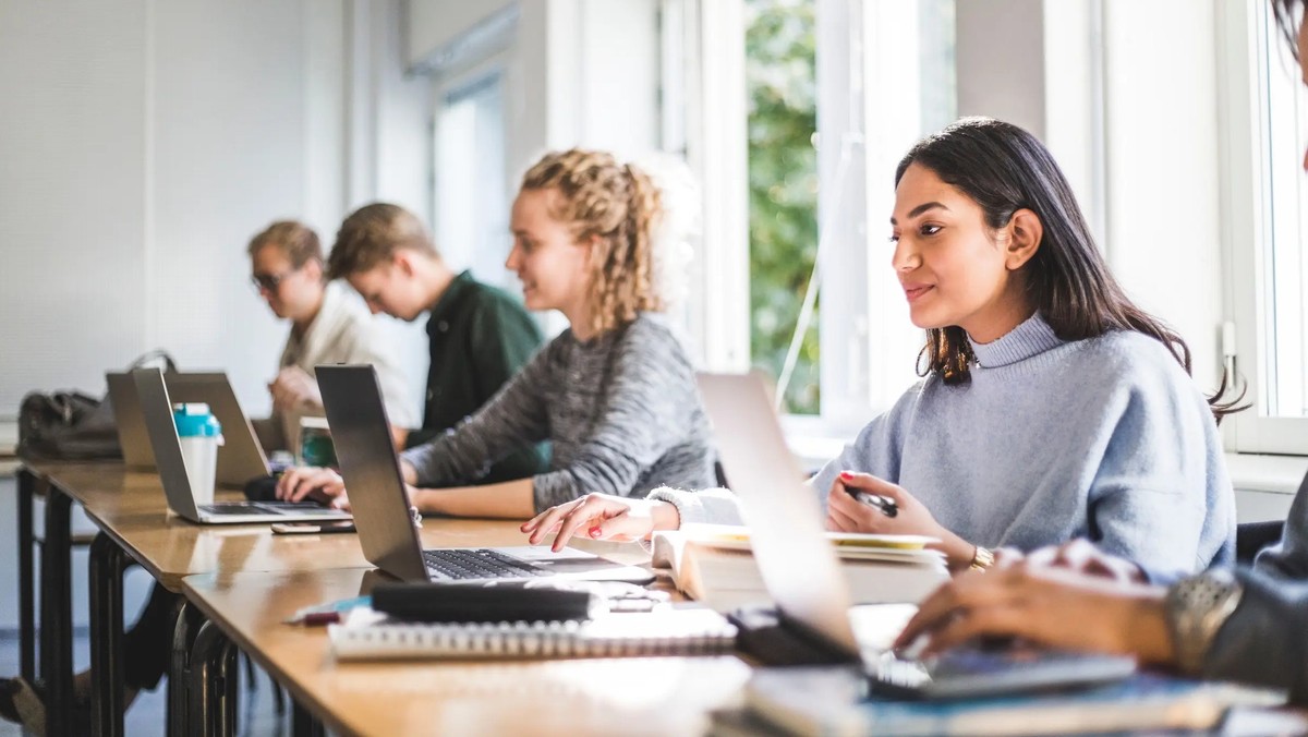 KV-Lehre: Lernende kämpfen mit Überstunden und der Teuerung