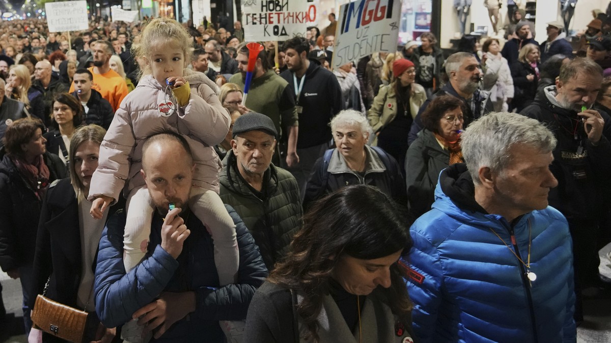 Protestierende Studenten fordern in Serbien erstmals Neuwahlen