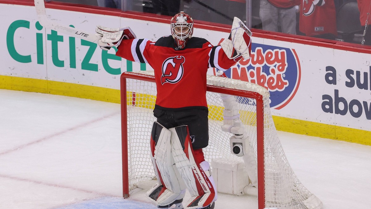 NHL: Akira Schmid führt die Devils mit Shutout zum Sieg in Spiel 7