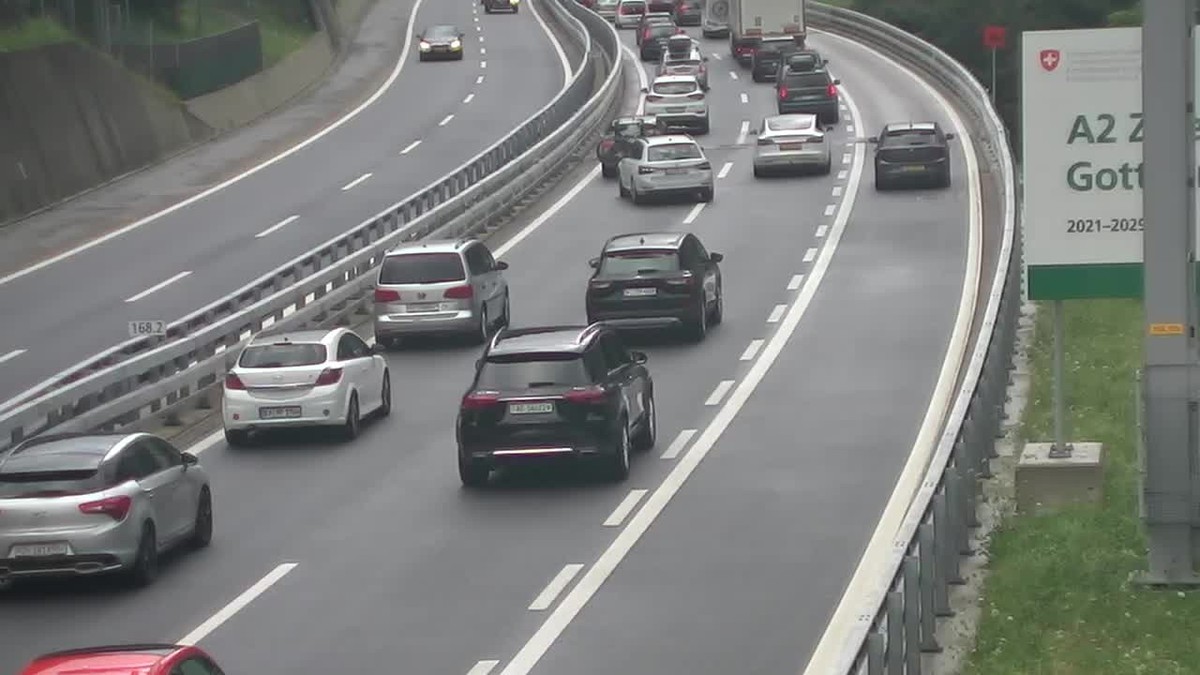 Stau Gotthard: Mehr als zwei Stunden Wartezeit