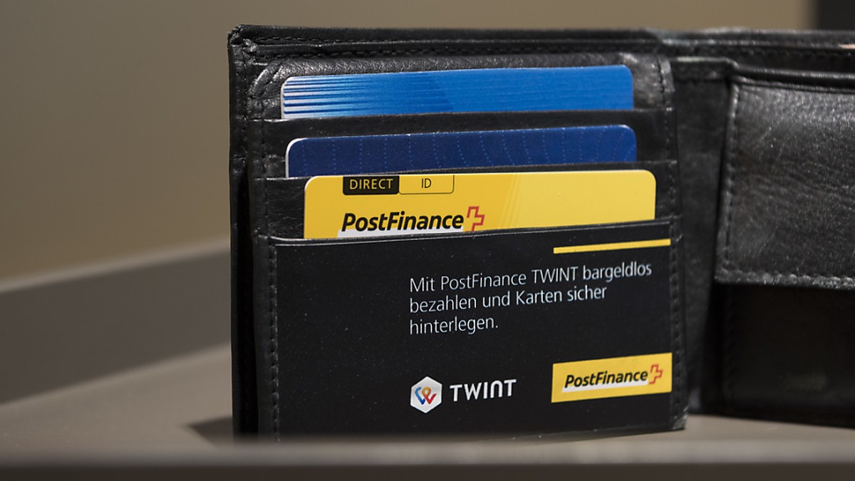 Postfinance bringt neue «Postcard» – sie kann mehr als die alte