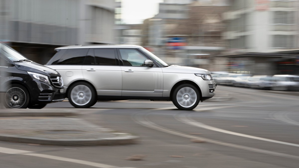 SUV kollidiert mit 16-Jähriger im Kreis 3 und fährt davon