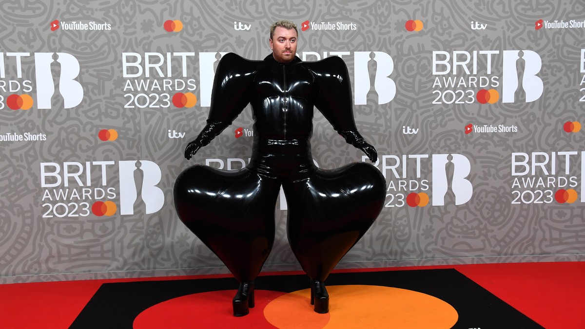 Sam Smith als aufgeblasener Hund – das steckt dahinter