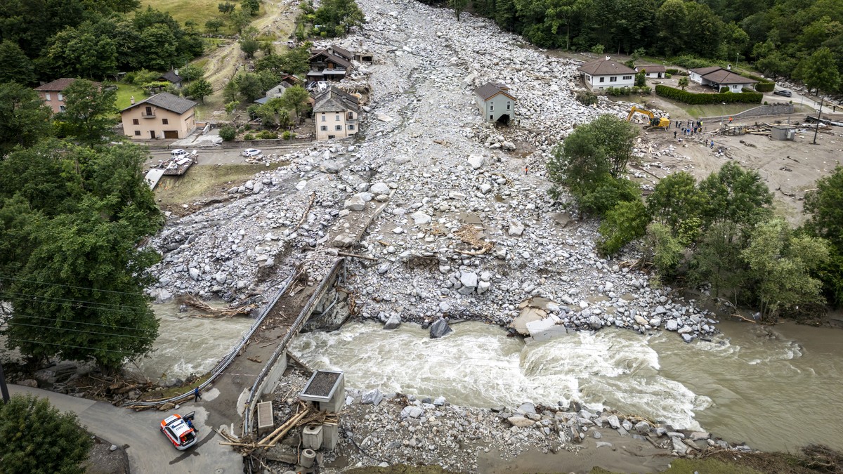 Einsatzkräfte finden toten Mann in Fluss nach Unwetter im Misox GR