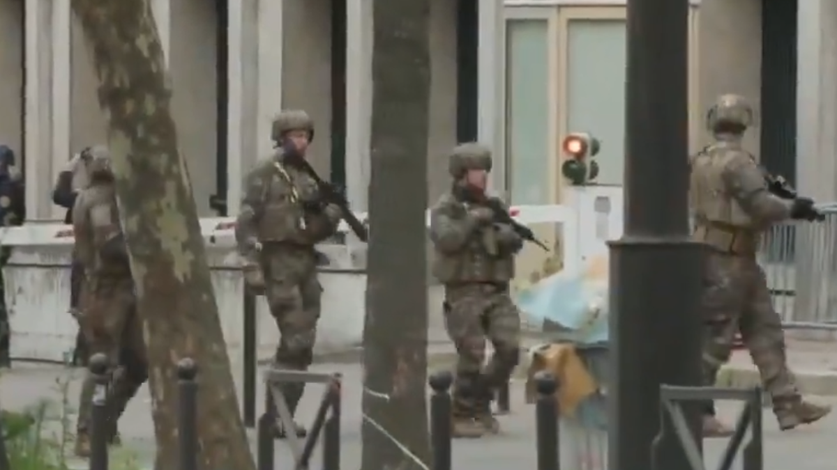 Polizeieinsatz in Paris – Mann mit Sprengstoffgürtel in iranischen Konsulat