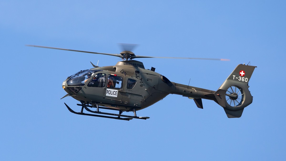 Armee-Helikopter kollidiert vor Landung in Alpnach OW mit Gelände