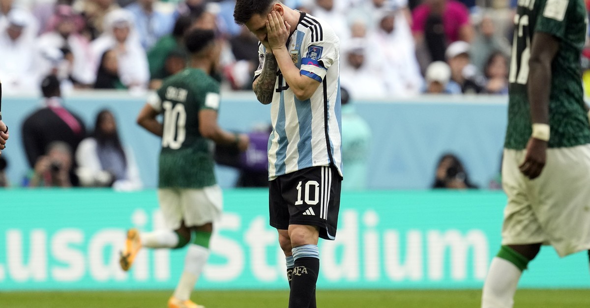 Schock für Argentinien und Messi – der Mitfavorit unterliegt Saudi-Arabien